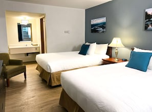 Quarto, 2 camas de casal (Annex) | Roupas de cama premium, escrivaninha, espaço de trabalho para notebook