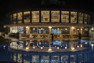 4 restaurantes, é servido almoço