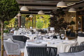 4 restaurantes: opção de almoço e jantar