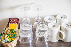 Quarto luxo, 1 cama Queen, para não fumantes, geladeira e micro-ondas (Deluxe Queen Room) | Café e/ou cafeteira