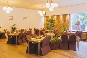 Pequenos-almoços, almoços e jantares servidos 