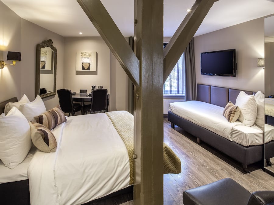 Quarto Triplo | Camas de colchão pillowtop, minibar, cofre no quarto