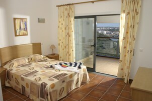 Ferro/tábua de engomar, Wi-fi, roupa de cama fornecida 