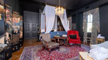 Quarto Básico, 1 cama king-size, não fumadores, banheira | Roupa de alta qualidade, secretária, quartos insonorizados