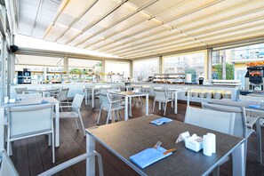 Pequeno-almoço tipo buffet diário incluído 