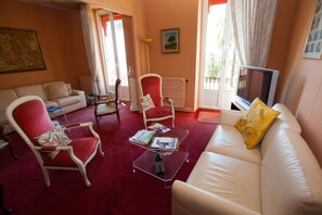 Área de estar no saguão