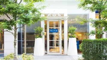 Café da manhã, almoço e jantar; culinária europeia moderna 