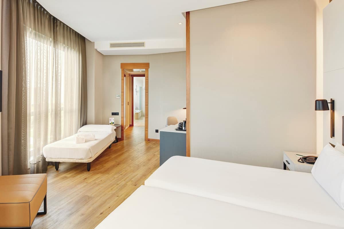 Quarto superior | Roupas de cama premium, edredons de pluma, frigobar, cofres nos quartos