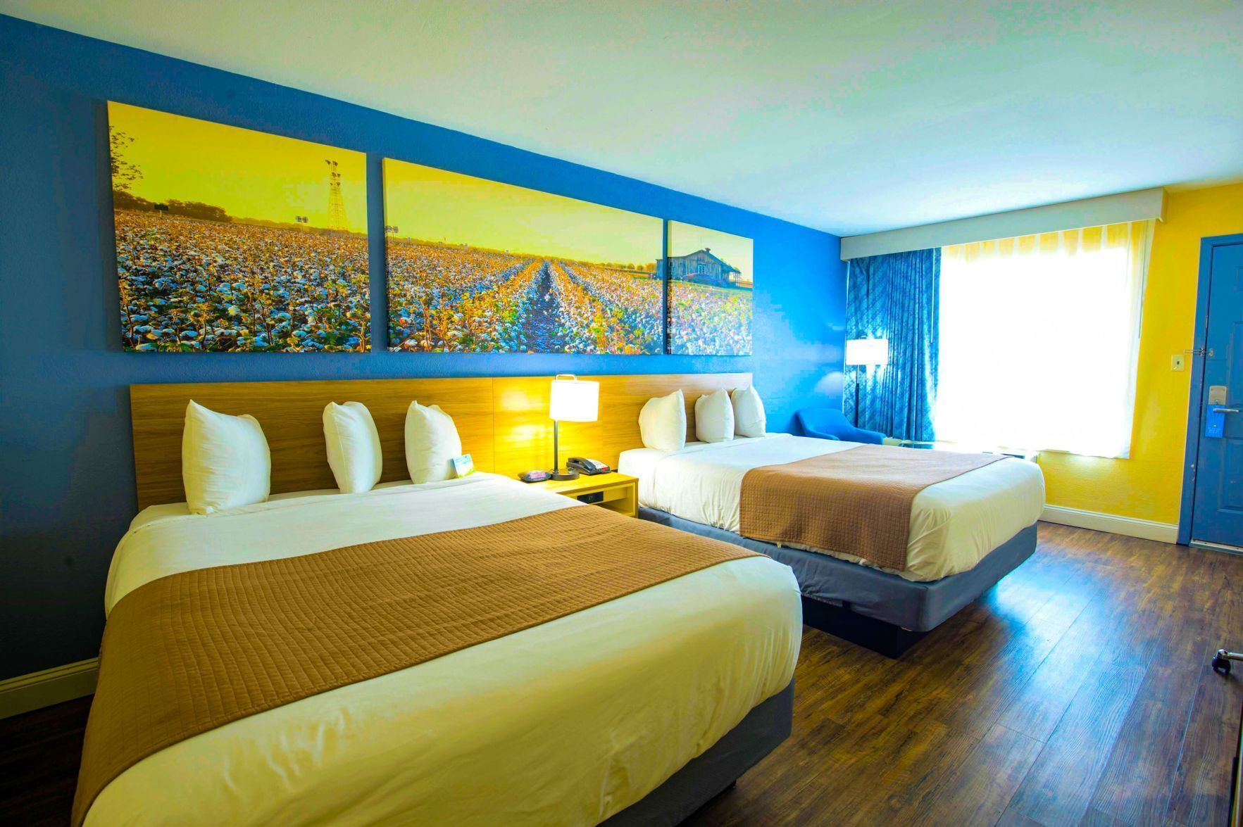 Camas Tempur-Pedic, individualmente mobiliados, escrivaninha