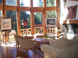 Área de estar no saguão