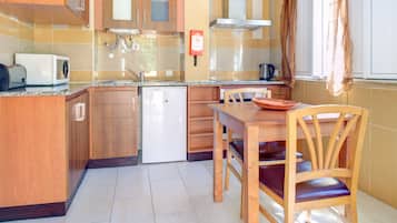 Estúdio | Cozinha americana privada | Geladeira grande, micro-ondas, chaleira elétrica