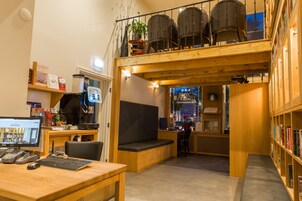 Área de estar no saguão