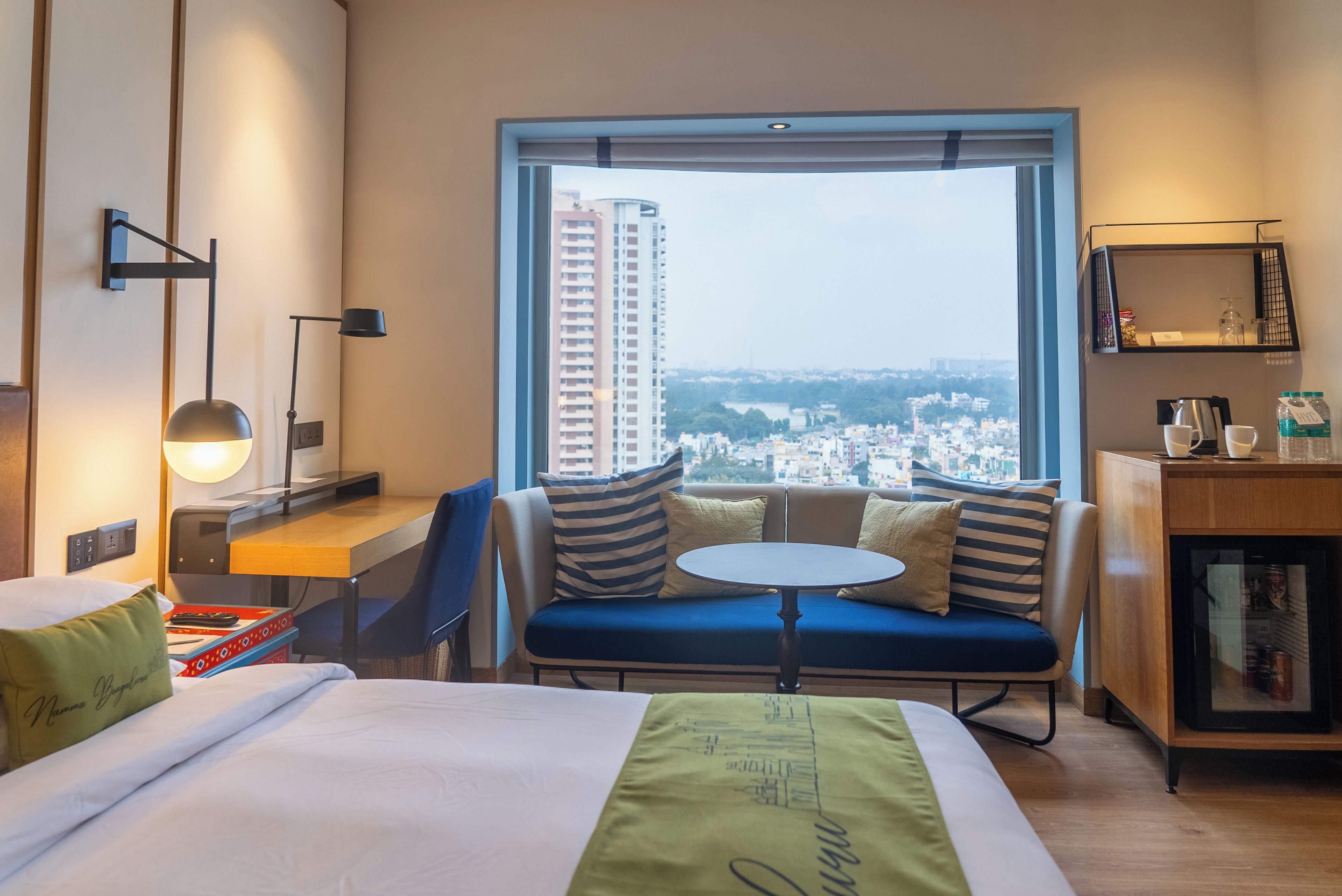 1 King Bed, View | Roupas de cama premium, frigobar, cofres nos quartos, escrivaninha