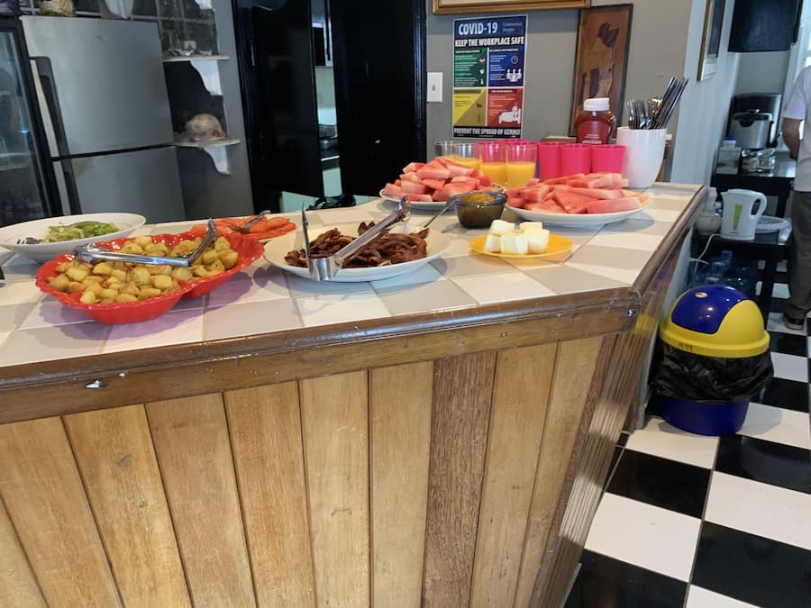 Pequenos-almoços, almoços e jantares servidos