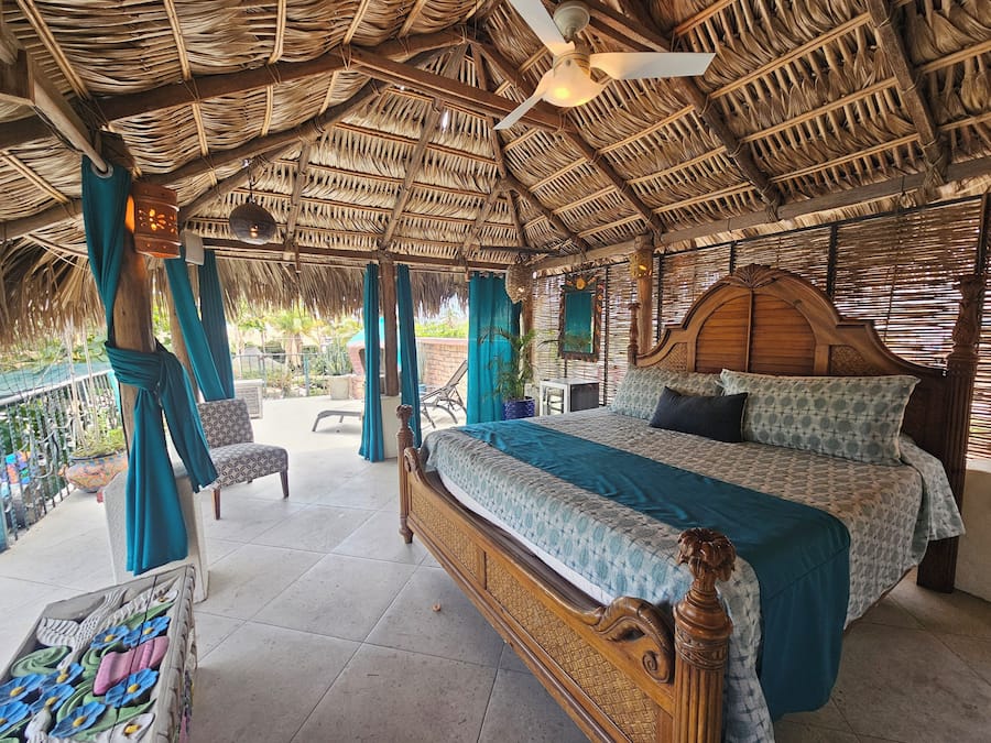 Com decoração personalizada, com mobília individualizada