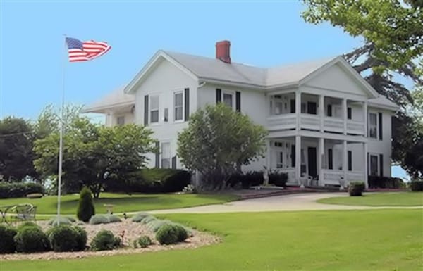 Belle Aire Mansion Guest House - Galena, IL