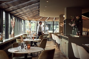 3 restaurantes: opção de almoço e jantar