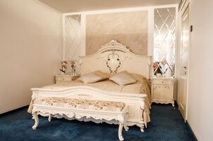 Suite | Roupa de alta qualidade, minibar, cofre no quarto 