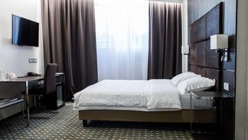 Quarto Duplo Standard | Roupa de alta qualidade, minibar, cofre no quarto