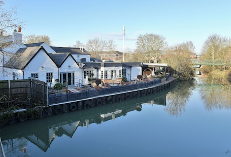 Lago. Swan Hotel by Greene King Inns