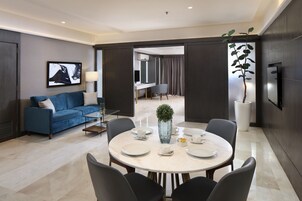 Cobertura, 2 camas de casal | Opções para refeição no quarto