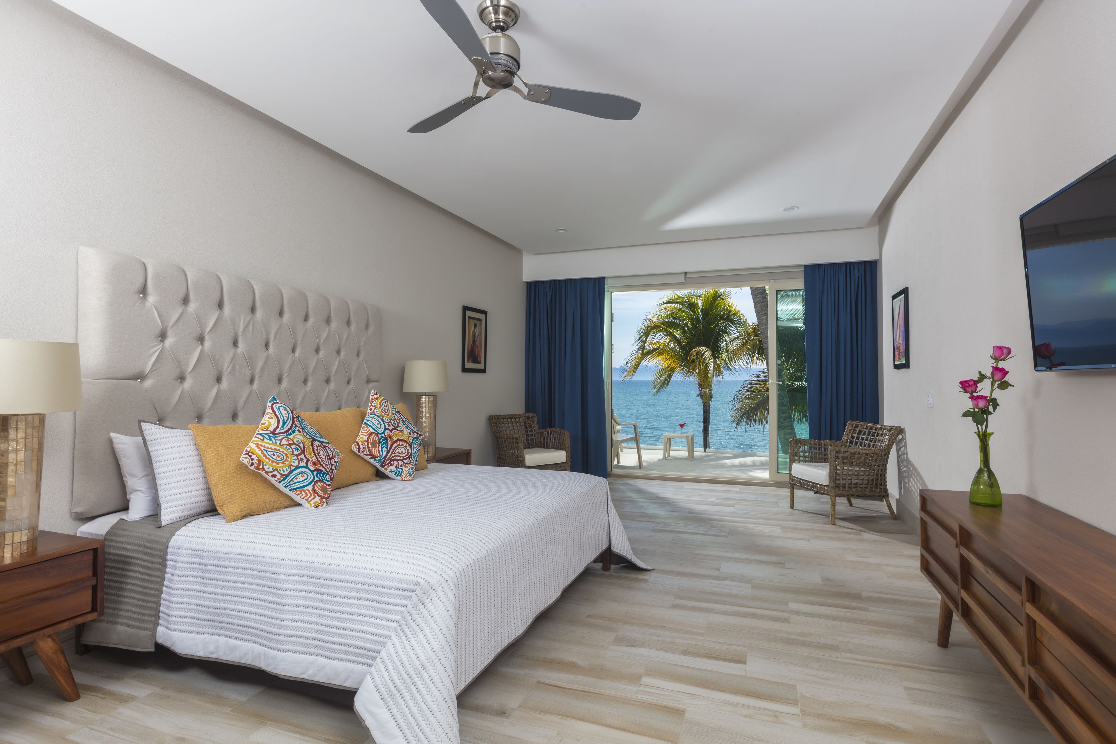 Um polibã, toalhas fornecidas, sabão, champô 