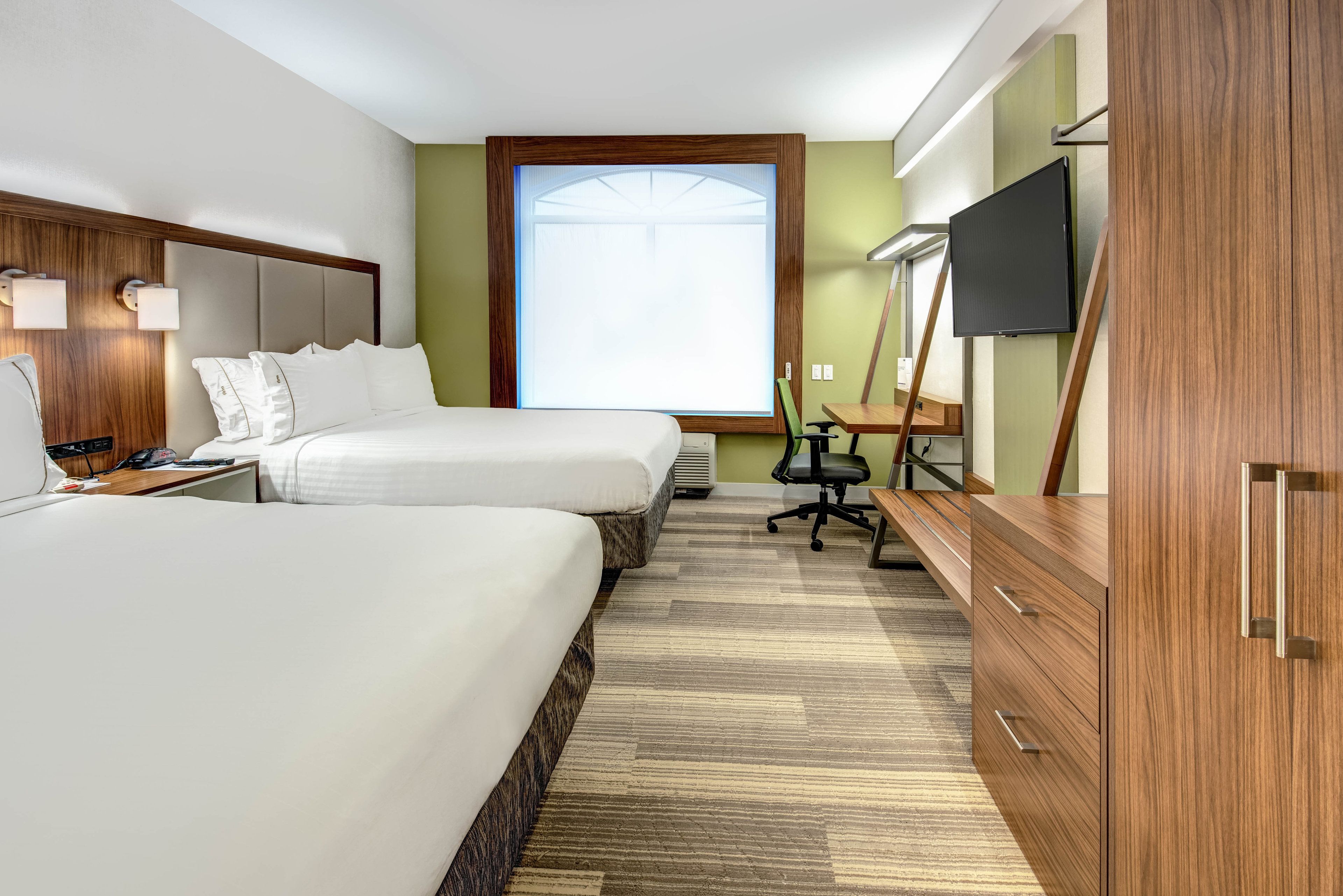 Holiday Inn Express Woodbridge, an IHG Hotel Reviews, Deals & Photos ...