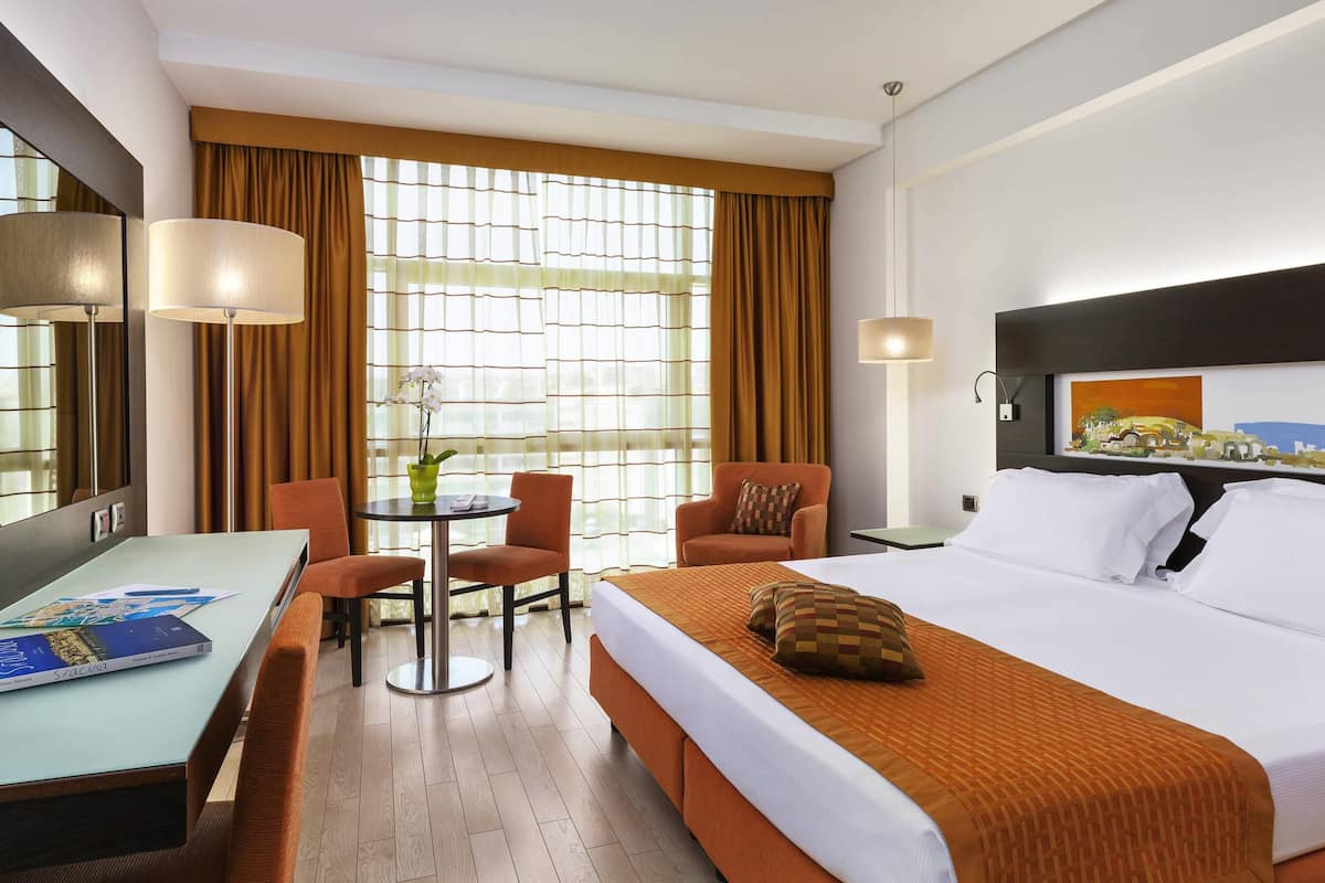 Quarto Privilege, Quarto, 1 cama de casal | Roupa hipoalergénica, minibar, cofre no quarto, secretária