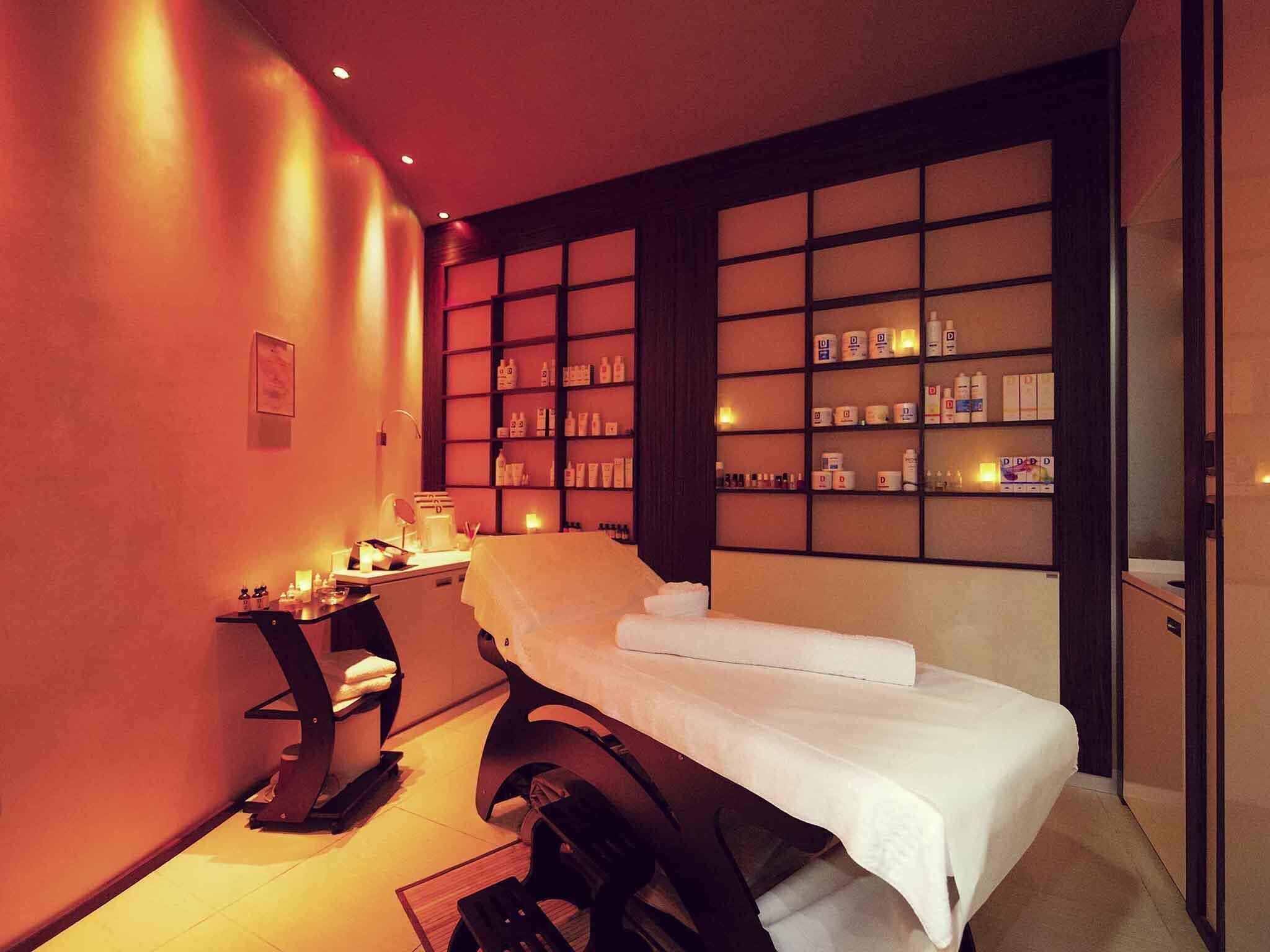 Sala(s) para tratamentos a casais, sauna, banheira de hidromassagem 