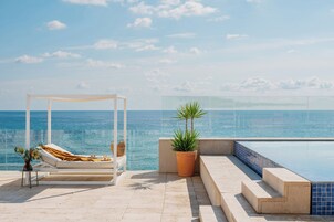 2 piscinas exteriores