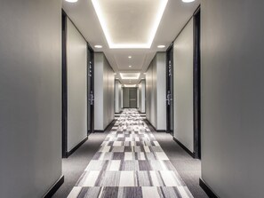 Quarto Clássico, 2 camas individuais | Edredões de penas, camas de colchão Tempur-Pedic, minibar 