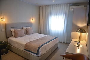Quarto Duplo ou Twin Standard | Cortinas/cortinados opacos, Wi-fi grátis, roupa de cama fornecida