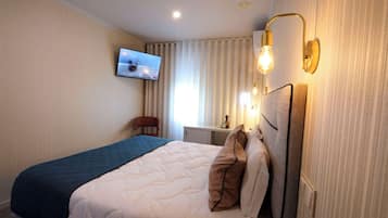 Cortinas/cortinados opacos, Wi-fi grátis, roupa de cama fornecida