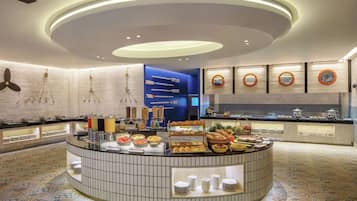 Pequeno-almoço tipo buffet diário (530 THB por pessoa)