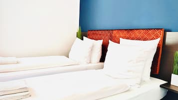 Quarto Twin | Roupa hipoalergénica, minibar, secretária