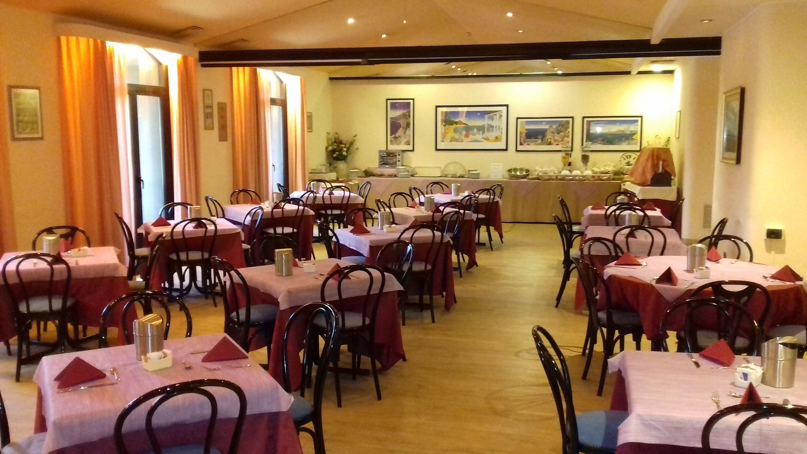 Café da manhã com buffet grátis