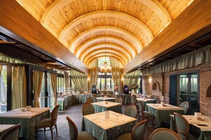 Café da manhã continental todos os dias (EUR 10 por pessoa) 