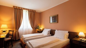 Quarto duplo luxo | 1 quarto, roupas de cama premium, cofres nos quartos