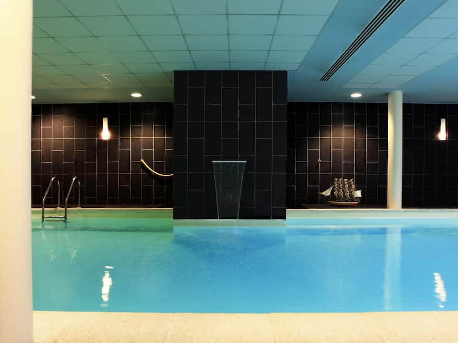 Piscina interior, da(s) 7:00 à(s) 21:00, espreguiçadeiras