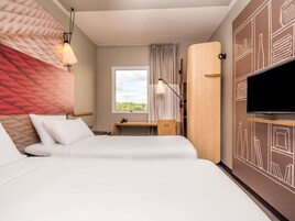 Quarto duplo superior, 2 camas de solteiro, acessível | Frigobar, escrivaninha, cortinas blackout, quartos à prova de som