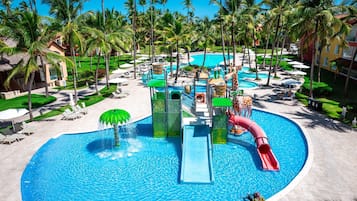 3 piscinas externas, guarda-sóis, espreguiçadeiras