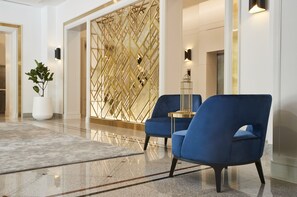 Área de estar no saguão