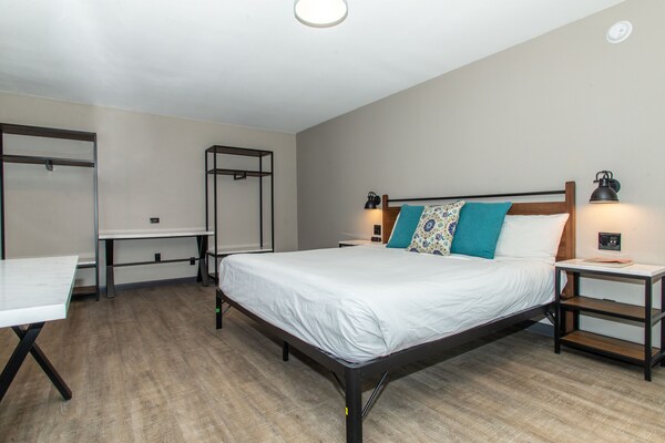 Magnolia Tree Hotel - Near Anaheim Convention Center - Anaheim