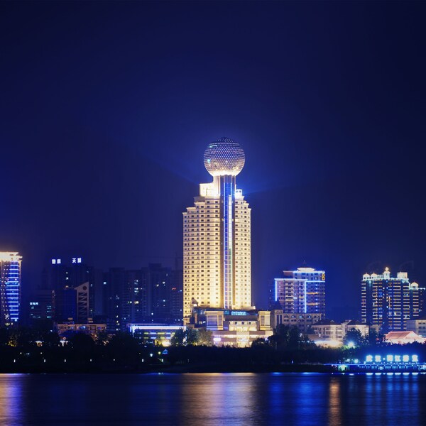 Howard Johnson Pearl Plaza Wuhan - Wuhan