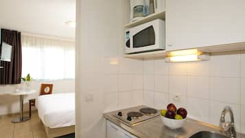 Estúdio (2 personnes / 2 people) | 1 quarto, cofre no quarto, com decoração personalizada