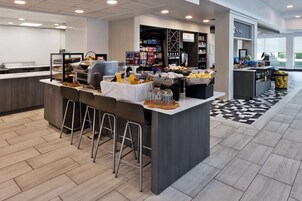 Pequeno-almoço tipo buffet diário mediante uma taxa 