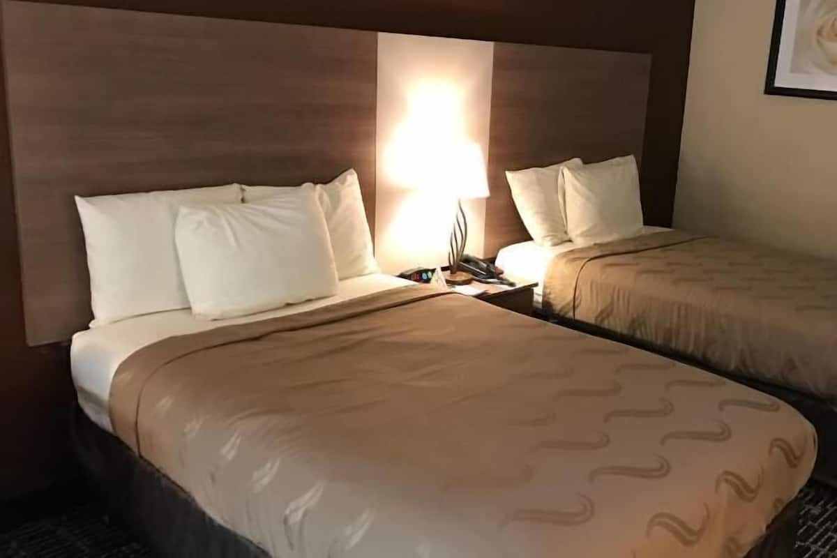 Escrivaninha, espaço de trabalho para notebook