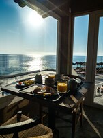 Café da manhã com buffet grátis todos os dias