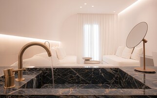 Bright Quadruple Room | Minibar, cofre no quarto, secretária, ferro/tábua de engomar 