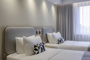 Quarto standard, 2 camas de solteiro | Cofres nos quartos, escrivaninha, ferros/tábuas de passar roupa